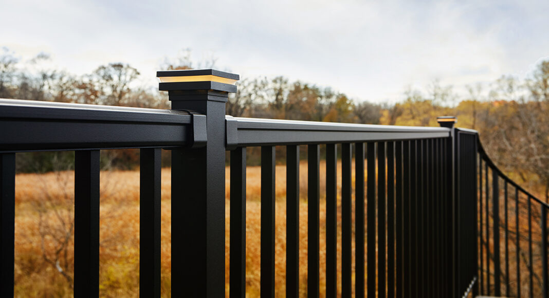3 Easy Ways to Choose Deck Railings