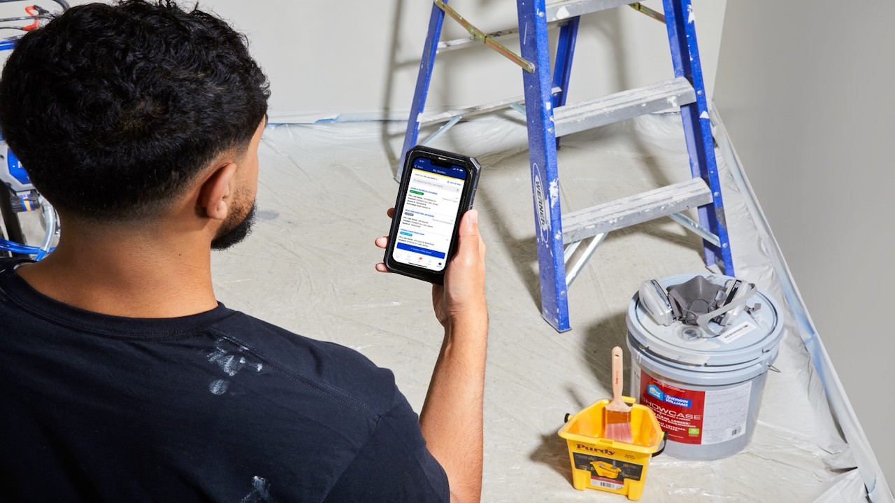 Lowe's introduces mobile tools designed for pros